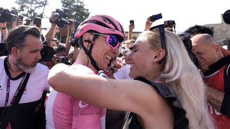 Urska Zigart Lemozionante Messaggio Per Tadej Pogacar Foto