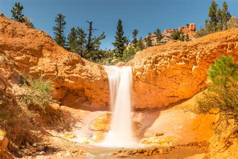 8 Bryce Canyon Hikes For Hoodoos Stone Arches And Even Waterfalls