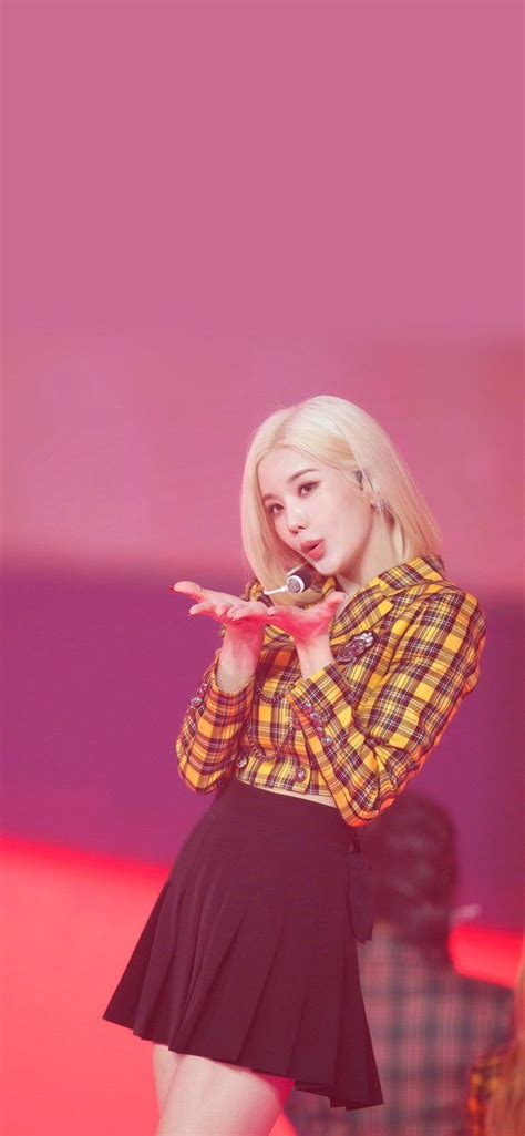 Kwon Eunbi Wallpaper Izone Wallpaper Iz One Aurora Sleeping Beauty