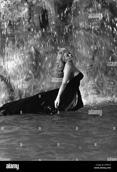 Anita Ekberg La Dolce Vita 1960 Unter Der Regie Von Federico Fellini