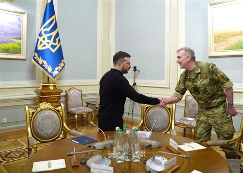 Зеленський зустрівся з командувачем армії Британії