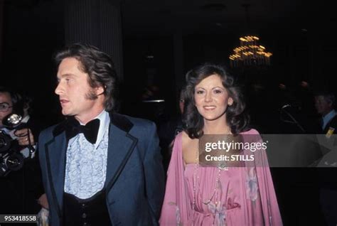 109 Brenda Vaccaro Michael Douglas Fotos Und Hochauflösende Bilder