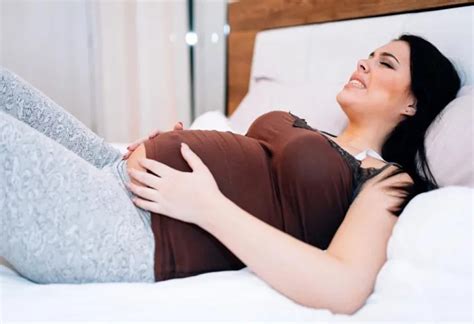 How To Increase And Reduce Amniotic Fluid In Pregnancy Naturally