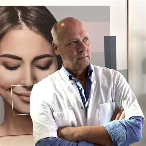 Aleris Hamlet Og Overlæge I Plastikkirurgi Bo Jønsson Har Været Med Til At Udvikle Teknikken