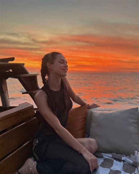 Foxy Laura 🦊 Foxylauragirl • Instagram Photos And Videos