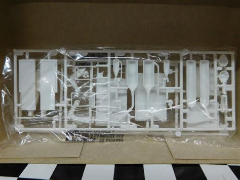Alan Kulwicki 124 Scale 7 Zerex 1990 Ford Thunderbird Stock Car