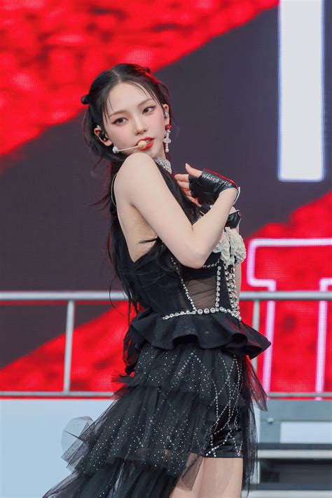 수출용 에스파 카리나 노출 수위 유머해