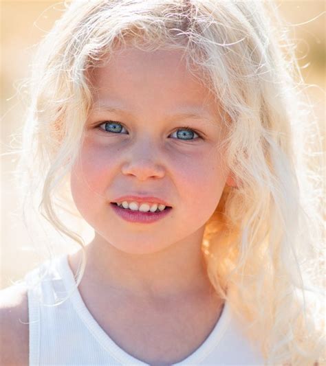 Elien V Network Model Agency