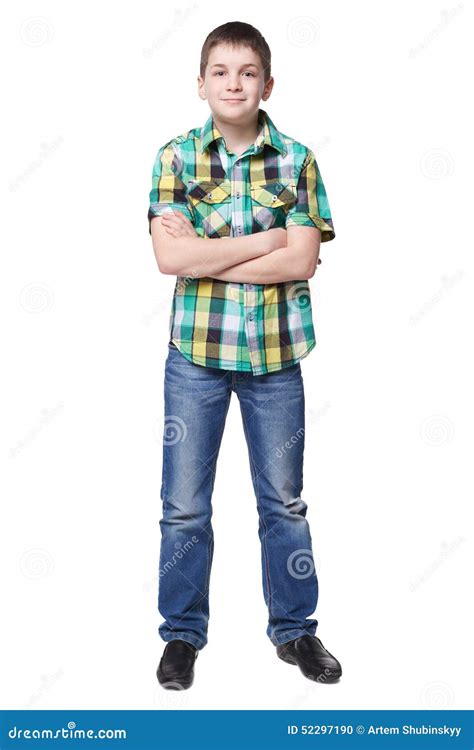 Glimlachende Jonge Jongen In Overhemd En Jeans Volledige Lengte Stock