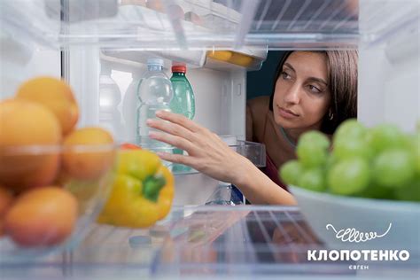 Чим та як легко прибрати запахи в холодильнику