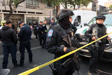 Mexico City Mayors Personal Secretary And Adviser Shot Dead In The