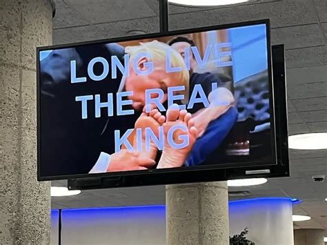 Fake Video Of Donald Trump Sucking Elon Musks Toes Broadcast In