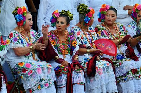 Traje Típico De Yukatán