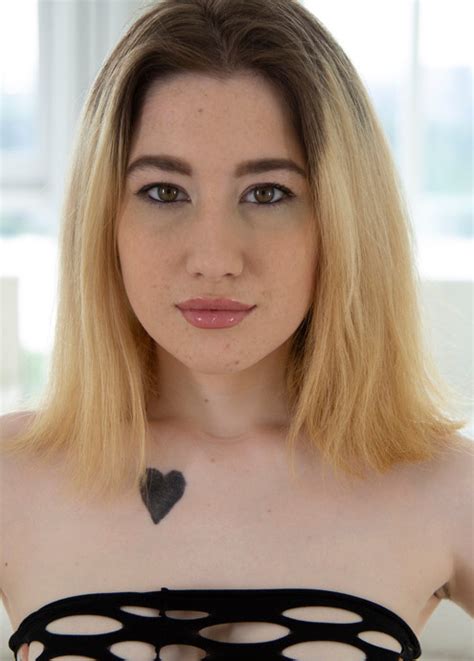 Milana Milka Model Profile