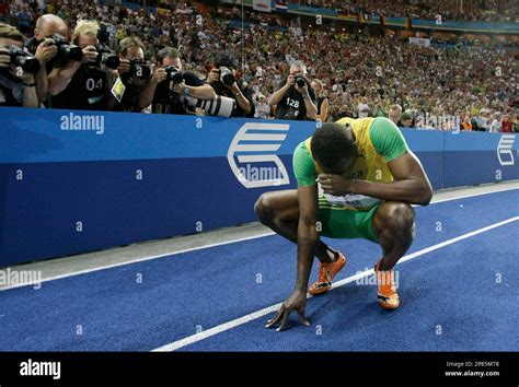 Jamaicas Usain Bolt Celebrates Setting A New World Record As He Wins The Mens 200m Final
