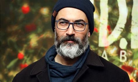 پارسا پیروزفر در مراسم تشییع داریوش مهرجویی عکس