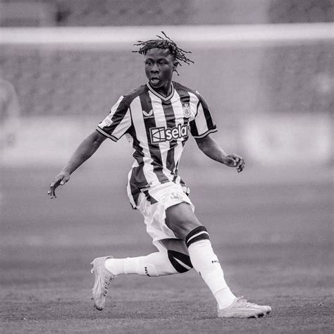 Trevan Sanusi In Action For Newcastles U19s Vs Paris Saint Germain In