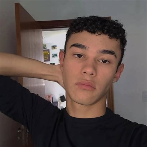 Vitor Hugo Menegol Vitor Menegol • Threads Say More