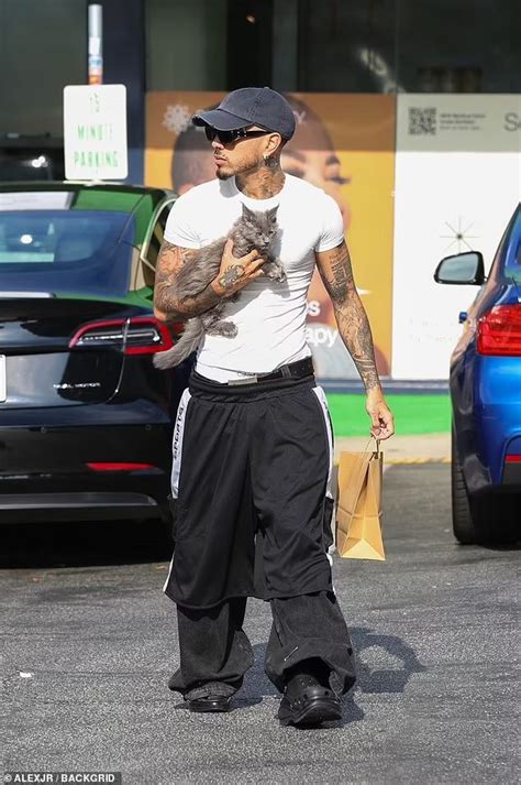 Rauw Alejandro Moda De Hollywood Moda Para Hombre Urbana Ropa De Hombre