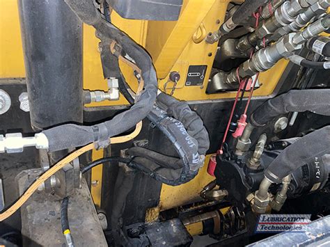 ‎cat® Ap655f Track Asphalt Paver Lubrication Technologies