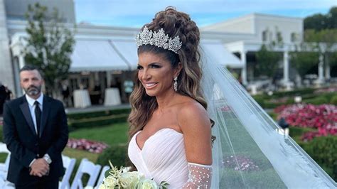 Teresa Giudices 10000 Wedding Hair Had Over 1500 Bobby Pins Siriusxm