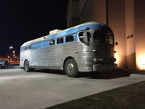 Pin By Sono Sibelius On Autobus Greyhound Bus Bus Stop Bus Conversion