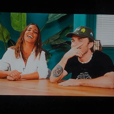 Moi Avec Ma Pote Quand Un Gars Ou Une Meuf Tombe Dans La Cour Du Collège Rsqueezie