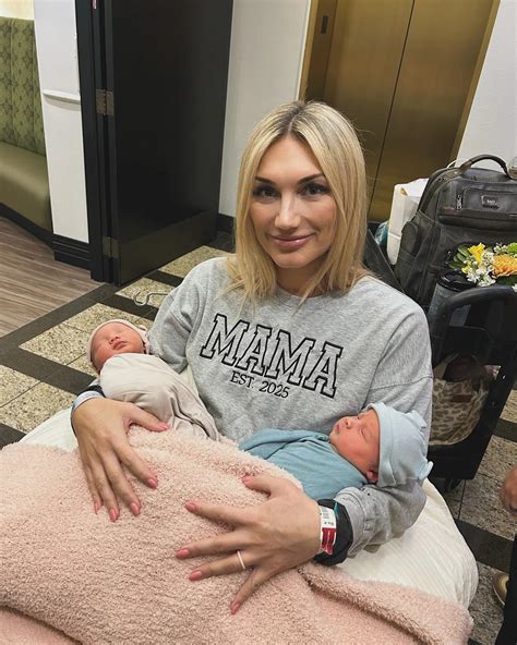 Hulk Hogans Daughter Brooke Hogan Gives Birth Welcomes Twins With