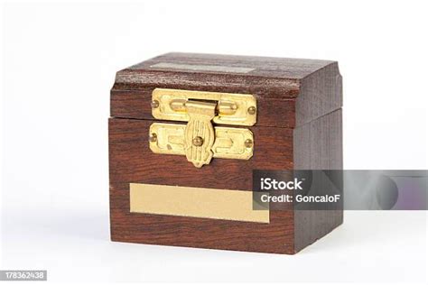 Kotak Kecil Foto Stok Unduh Gambar Sekarang Berwarna Emas Fotografi Citra Gambar Warna