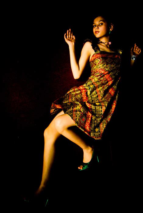 Sexy Pose Indonesian Girl ~ Indonesian Girl Only