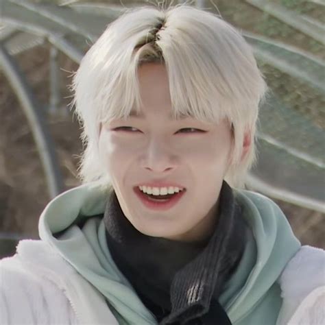 Pin De ˘ ³˘♡ En ˒ ⌗ʾʾ ☹︎ Prismas