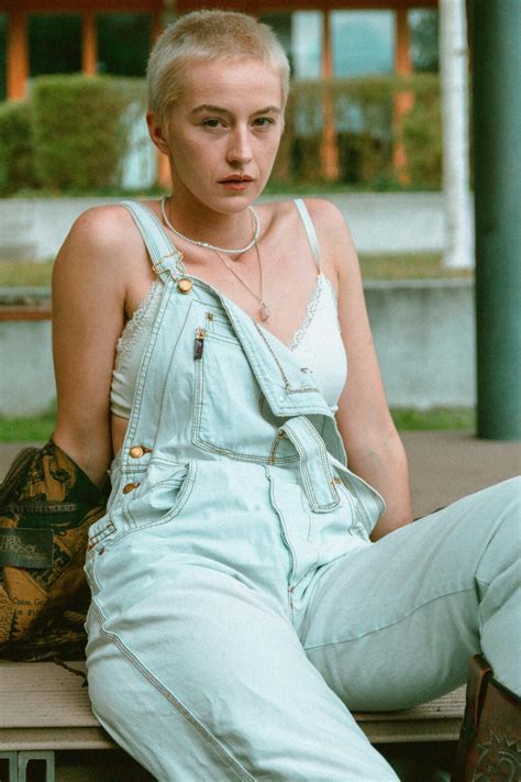 23 Chic Overalls Outfits Women Are Wearing This Season