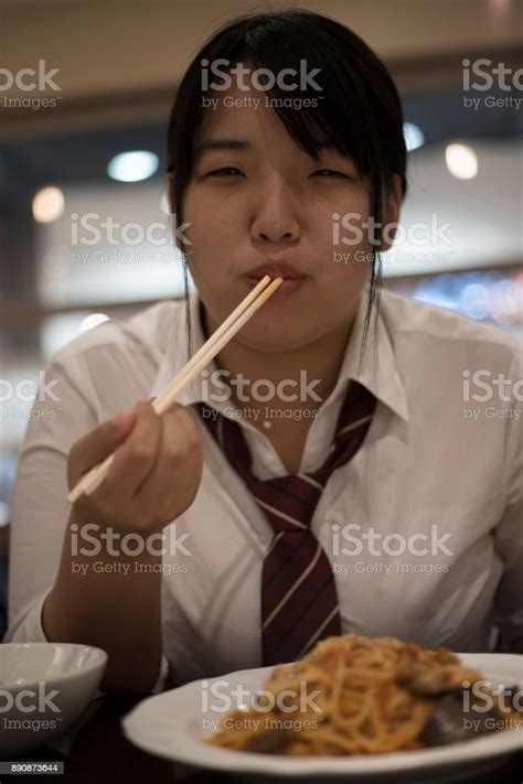 Linda Chica Japonesa Foto De Stock Y Más Banco De Imágenes De Adulto