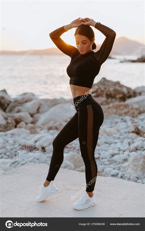Sexy Fit Women Abs
