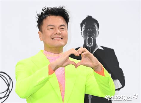 데뷔 30주년 박진영 애교 넘치는 고릴라 엑s Hd포토 나무뉴스