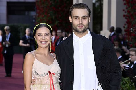 Bel Powley And Douglas Booth Married In ‘most Love Filled Ceremony