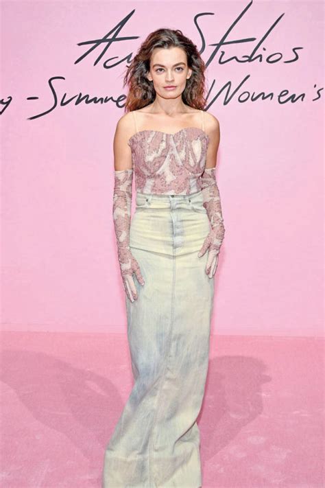 إميلي يفوز بذهبية هيتشكوك جريدة الجريدة الكويتية