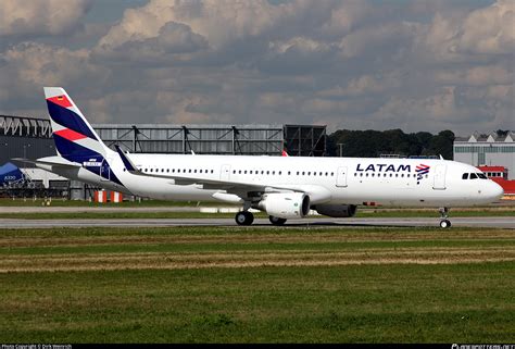 D Avxx Latam Airlines Chile Airbus A321 211wl Photo By Dirk Weinrich