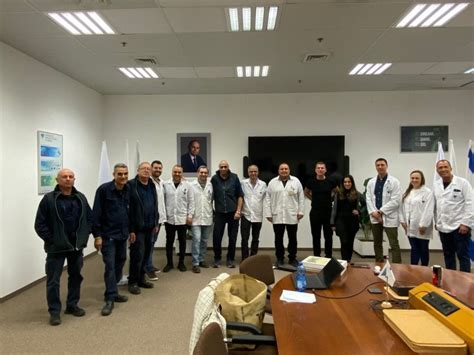 חלוקת תעודות הוקרה לחונכים במפעלי Vishy ישראל