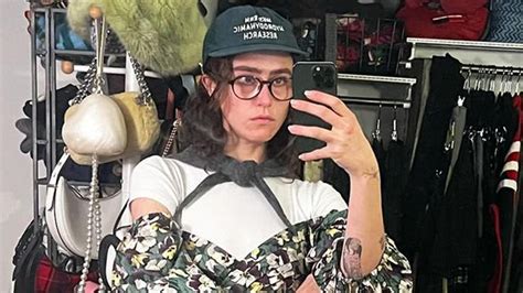 Kamala Harris Stepdaughter Ella Emhoff Lives Grunge Life Of Artist