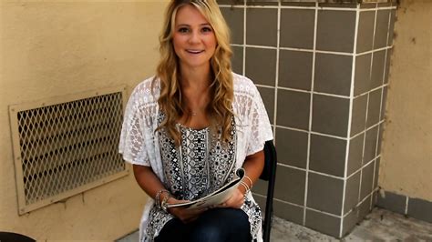 Ncf Caroline Shows Her Feet Eporner