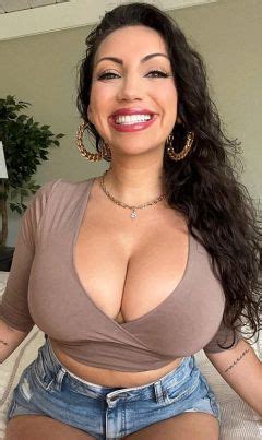 Crueltyfreecurves Boobpedia Encyclopedia Of Big Boobs