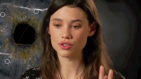 Sam Claflin Og Astrid Berges Frisbey Pirates Of The Caribbeans New