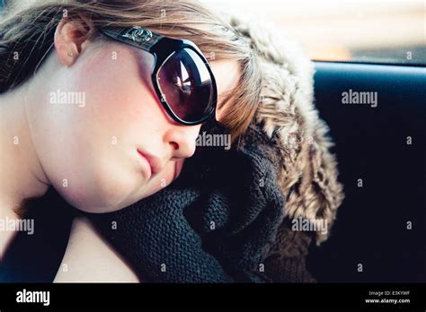 Chica Rubia Dormida Fotos E Imágenes De Stock Alamy