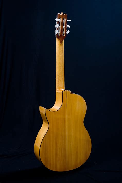 Guitarras Custom Construídas Por Rodolfo Cucculelli Luthier Handbyggd Klassiska Gitarr Röd