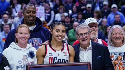 Azzi Fudd Surprisingly Disses Gf Paige Bueckers For Her All Time Uconn Team