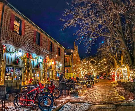 Experience An Old Fashioned Main Street Christmas In St Charles Missouri