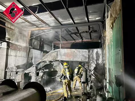 Un Incendio Afecta A Una Nave Industrial En Redován Y A La Galería De