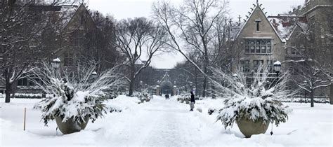 Heavy Snowfall Blankets Campus The University Of Chicago Facilities