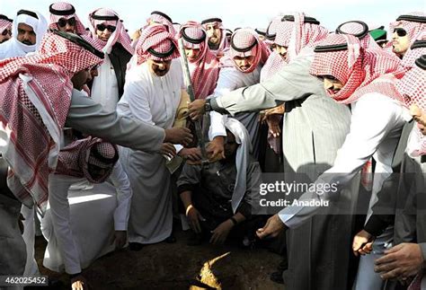 Al Oud Cemetery Photos And Premium High Res Pictures Getty Images